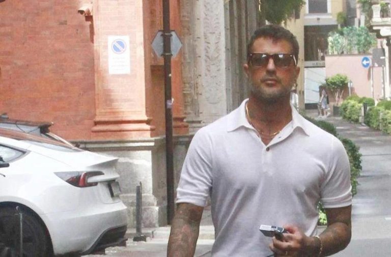 Fabrizio Corona: "Se scendessi in politica mi ispirerei a Beppe Grillo ...