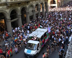 Pride Bologna, media Tel Aviv: "Israeliani spintonati, anche donna ...